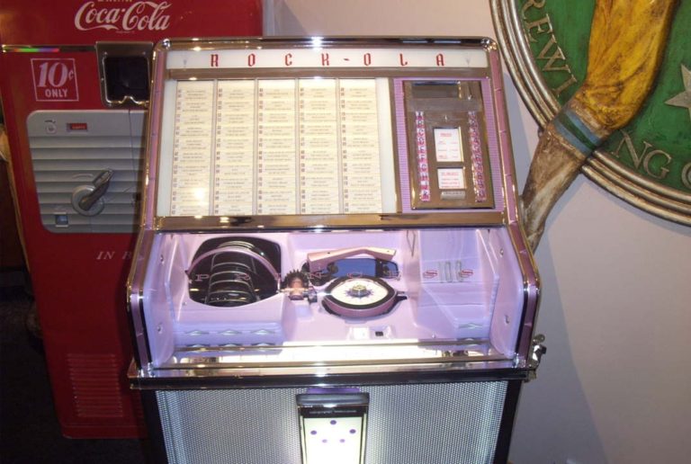 LOVELY RESTORED 1962 ROCK-OLA PRINCESS JUKEBOX