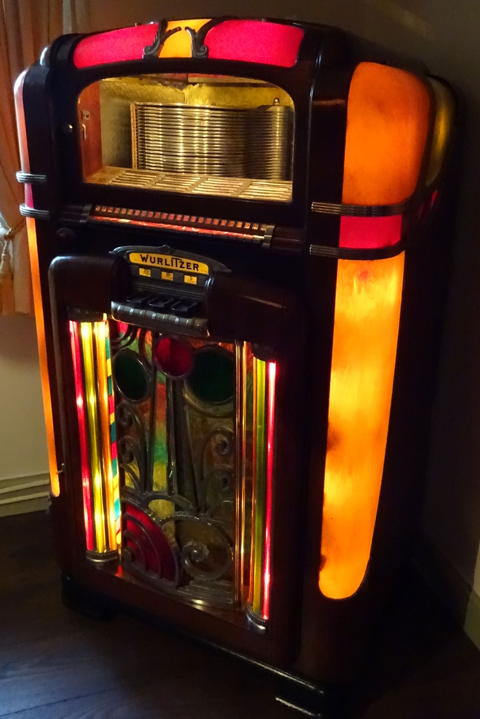 LOVELY ORIGINAL 1940 WURLITZER 700 JUKEBOX